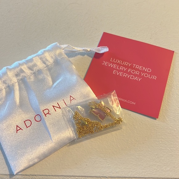 adornia | Jewelry | Adornia Flower Pendant Necklace | Poshmark